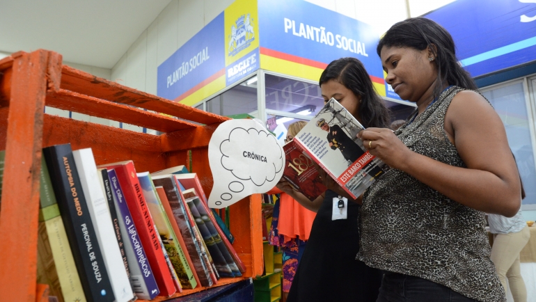 Prefeitura do Recife abre espaço para troca de livros e leitura entre ... Prefeitura do Recife abre espaço para troca de livros e leitura entre ...